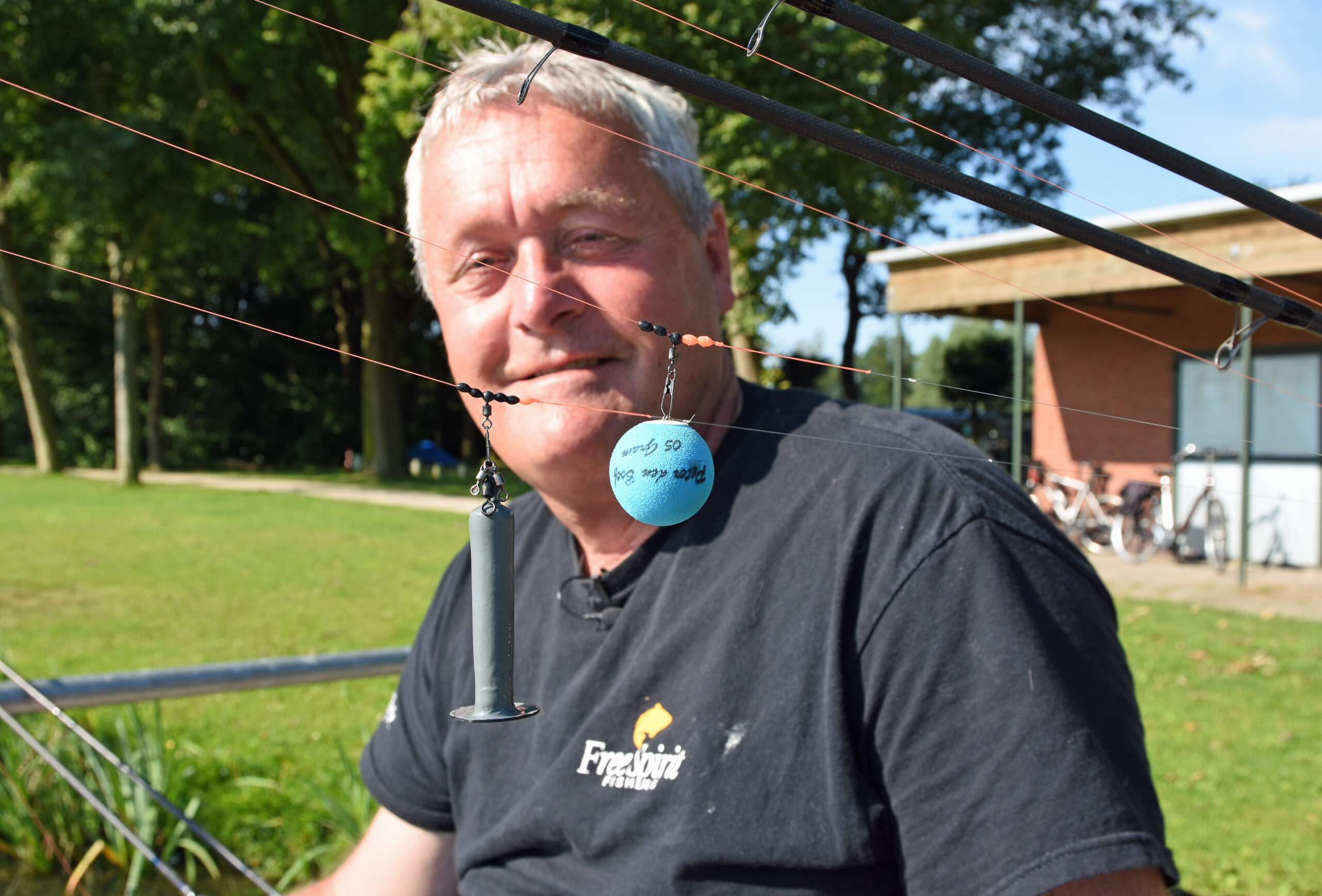 Van boven naar beneden, dressuur doorbrekend vissen op commercials ...